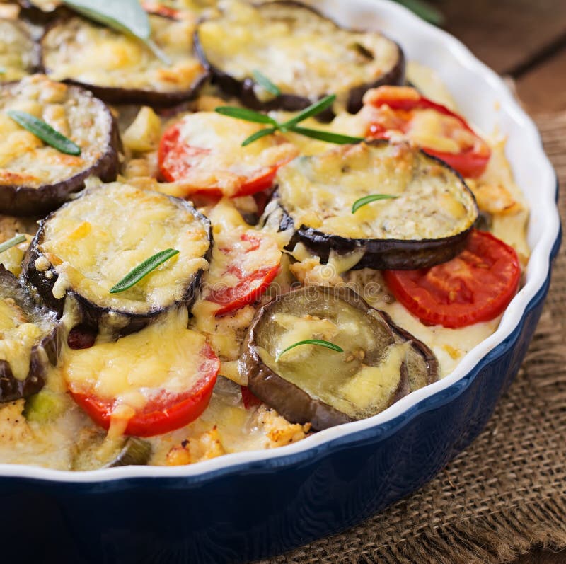 Moussaka - Un Plat Grec Traditionnel Photo stock - Image du gratin ...