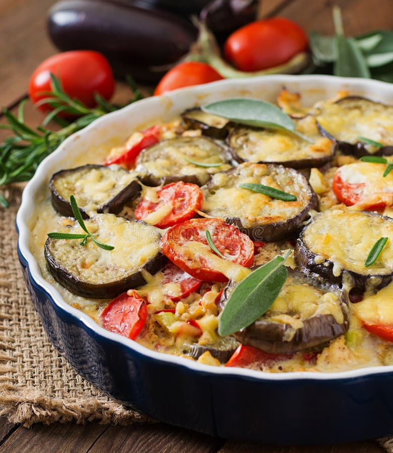 Moussaka - Un Plat Grec Traditionnel Photo stock - Image du gratin ...