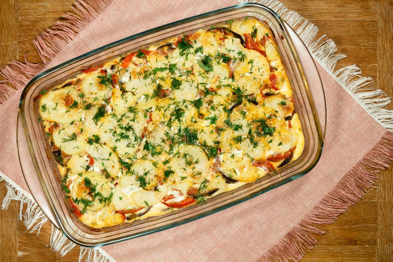 Moussaka. Plat Grec Traditionnel. La Viande Hachée De Boeuf Ou D'agneau ...