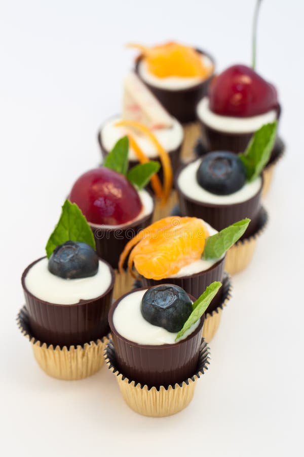 Mousse in Chocolate Dessert Cups Stock Image - Image of garnish, mint ...