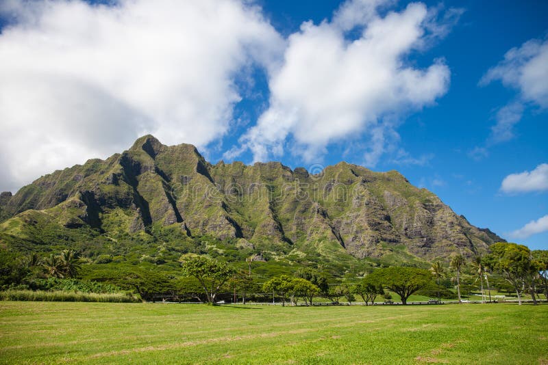Moutains on Oahu, Hawaii stock image. Image of hawaiian - 35654057