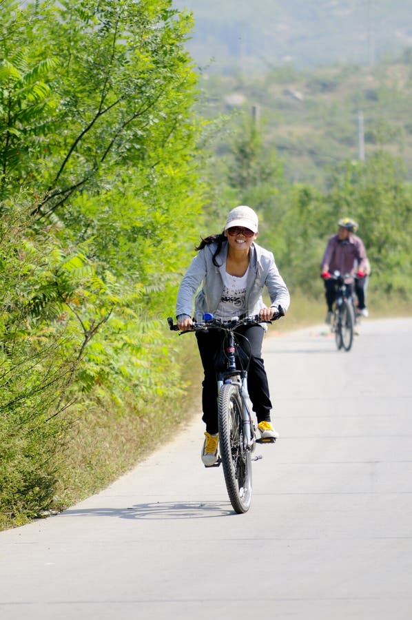 Movimiento de ciclo imagen de archivo editorial. Imagen de gente - 26767134