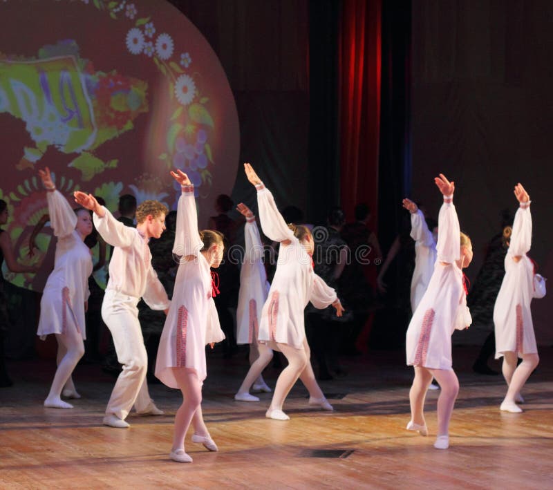 Movimientos Rítmicos De La Danza Foto editorial - Imagen de festival ...