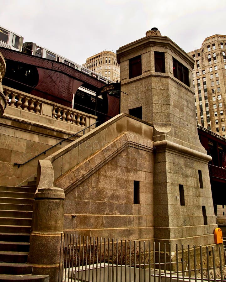 Moving Elevated El Train, Part of Chicago`s Iconic Transit System ...