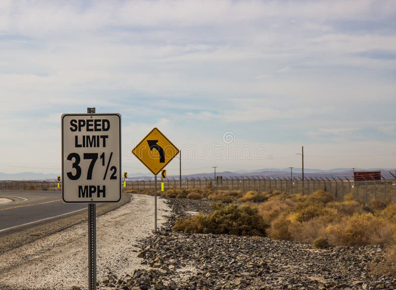 Speed Limit In Desert Picture. Image: 95271627
