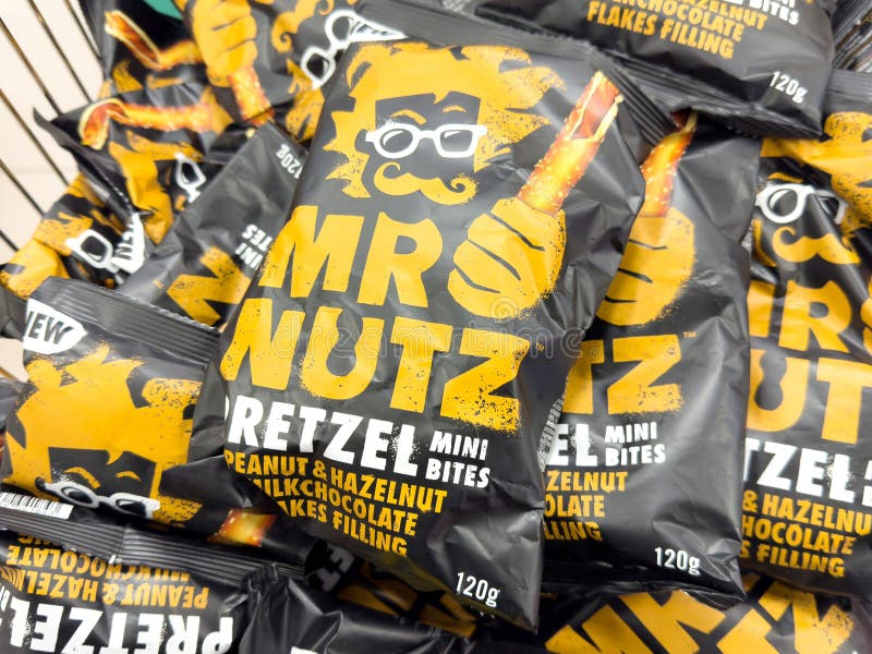 Mr Nutz Pretzel Mini Bites with Peanut and Hazelnut Chocolate Flakes ...