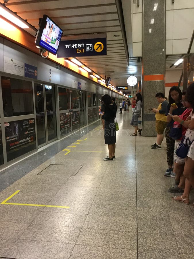 MRT Station, Bangkok editorial stock image. Image of passengers - 69498389