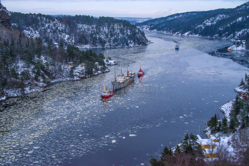 Ms hamen being towed stock image. Image of quay, pier - 28170737