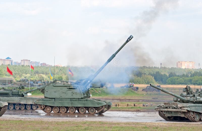 Msta-S artillery shoots editorial photography. Image of dirt - 26376622