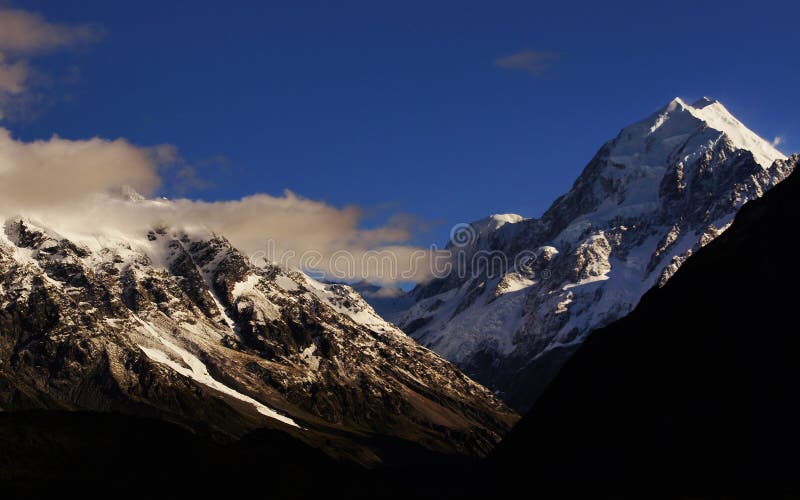 Sunrise Mount Cook NZ. Picture Image: 84903127