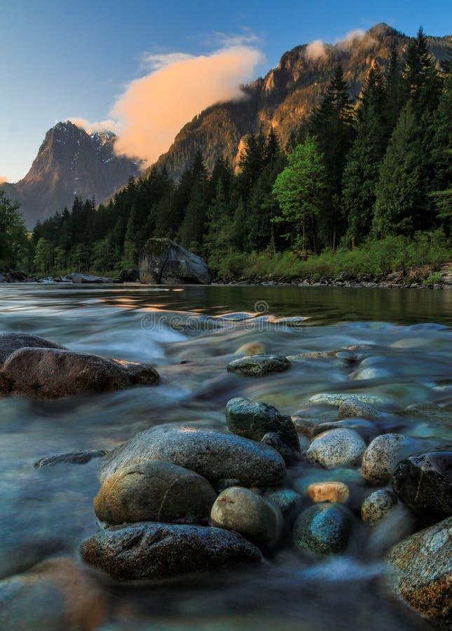 Mt Indice, Fiume Di Skykomish, Washington State Immagine Stock ...
