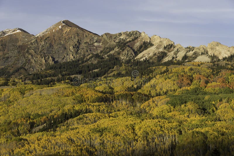 Mt Owen Y Ruby Peak Con El Cambio De Aspen Imagen de archivo - Imagen ...