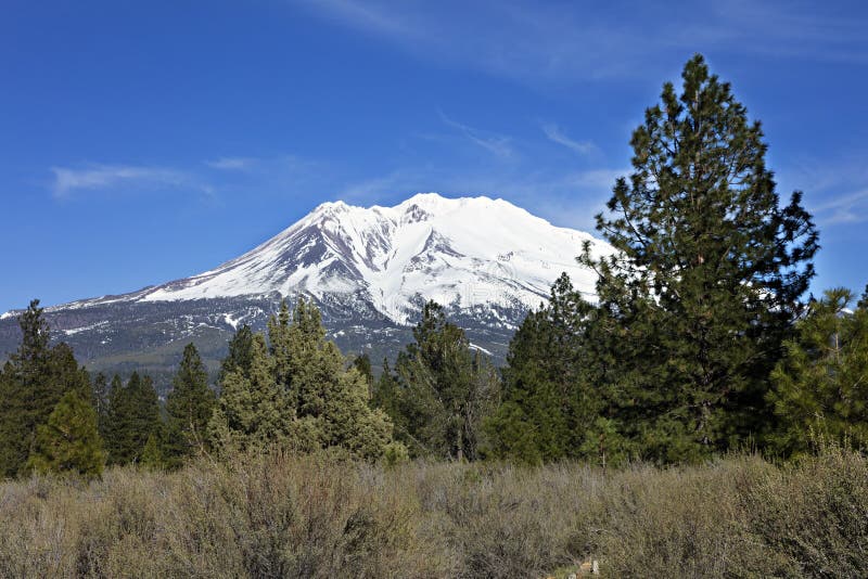 Mt. Shasta stock image. Image of color, siskiyou, beauty - 73569627