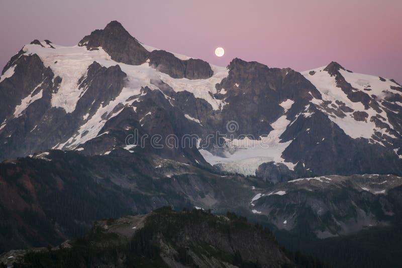 Mt Shuksan and the Rising Moon, Washington State Cascade Range Stock ...