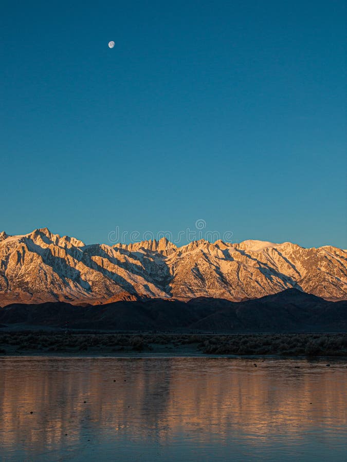 Mt Whitney and Moon stock image. Image of nature, morning - 268967101