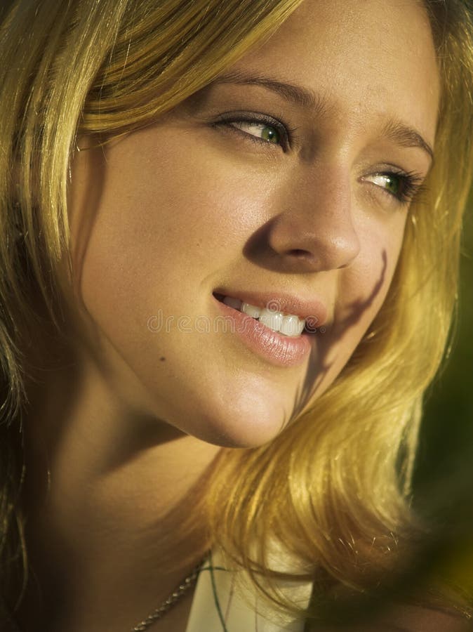 Muchacha imagen de archivo. Imagen de hermoso, belleza - 1546557