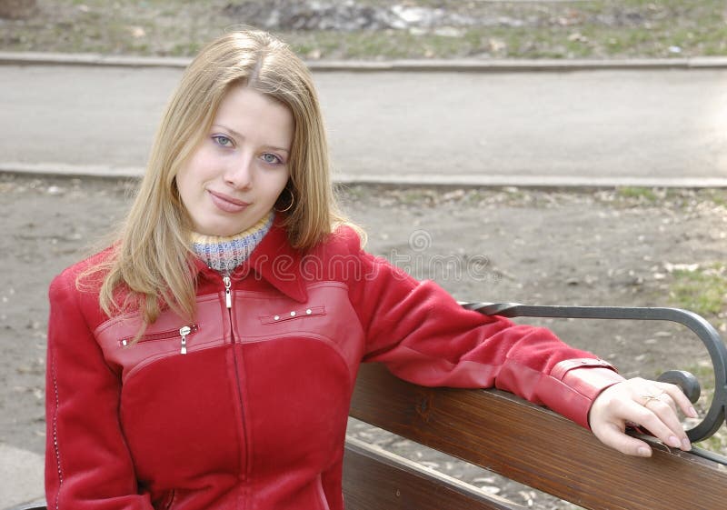 Muchacha bonita imagen de archivo. Imagen de parque, hermoso - 2101247