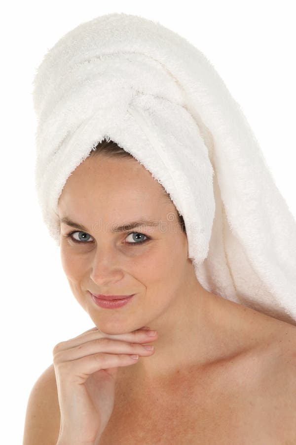 526 La Muchacha Se Está Secando El Pelo Con Toalla Fotos de stock ...