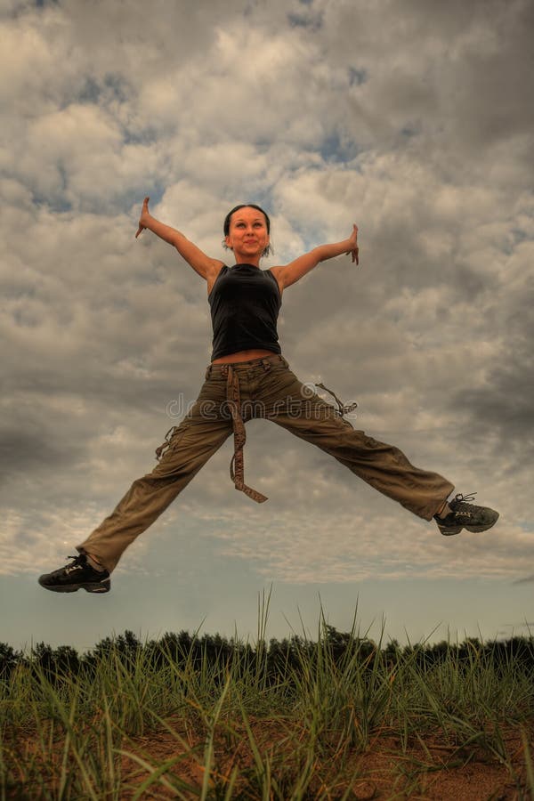 Muchacha de salto imagen de archivo. Imagen de alegre - 5801499