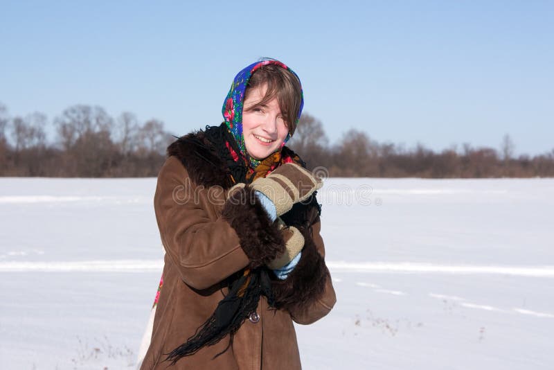 Muchacha En La Ropa Tradicional Rusa Imagen. Imagen: 8388523