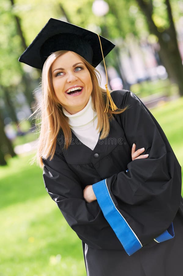 Una Muchacha Graduada Alegre Imagen de archivo - Imagen de grado ...