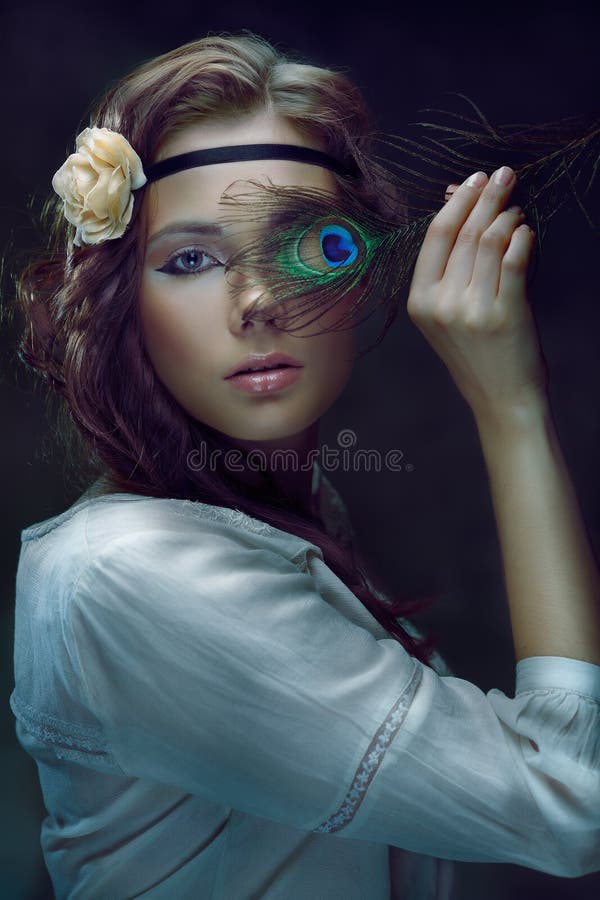 Muchacha hermosa foto de archivo. Imagen de hermoso, tenencia - 34685826