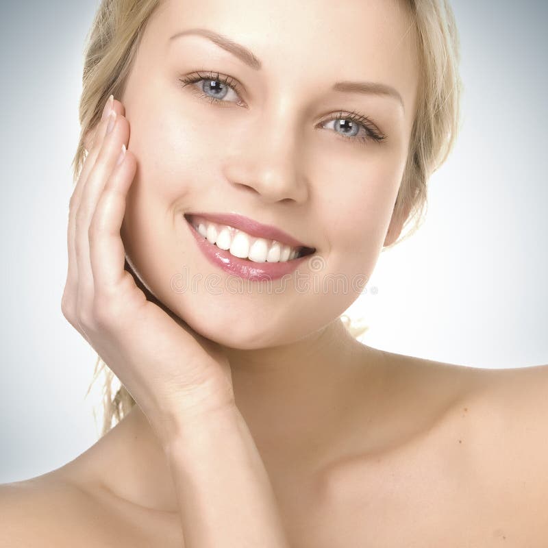 Muchacha Hermosa Con Sonrisa Bonita Imagen de archivo - Imagen de ...