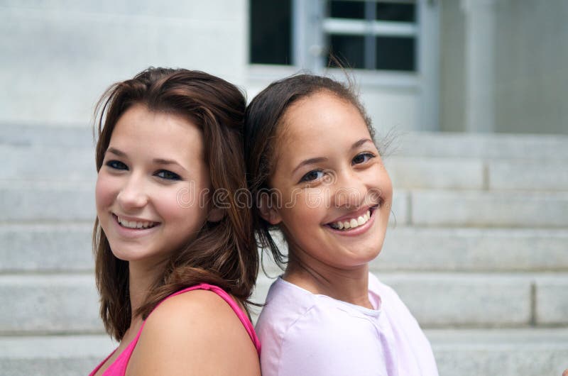 Estudiantes Universitarias Hermosas Imagen de archivo - Imagen de ...