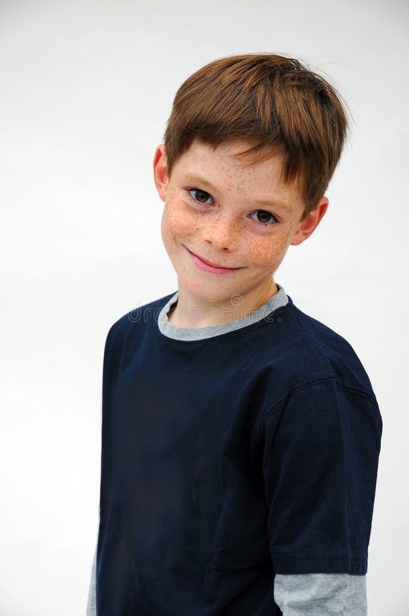 Muchacho Adorable Con Muchas Pecas Foto de archivo - Imagen de alegre ...