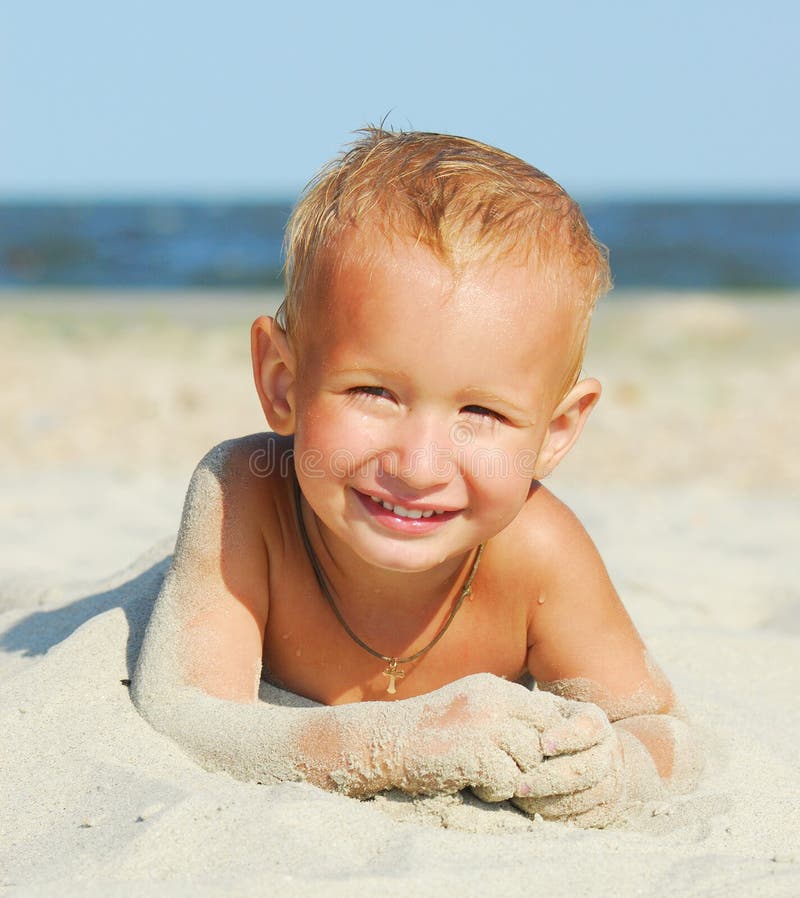 Muchacho asoleado imagen de archivo. Imagen de cierre - 3327047