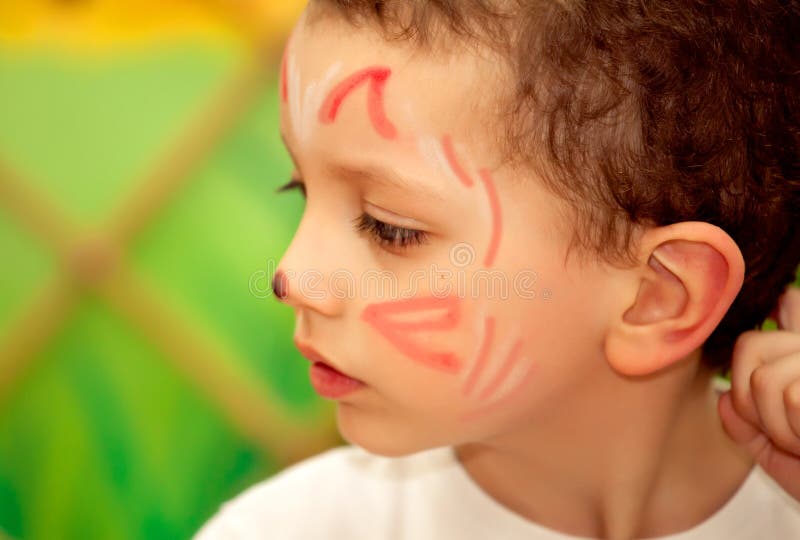 Muchacho Con La Cara Pintada Imagen de archivo - Imagen de cuidado ...