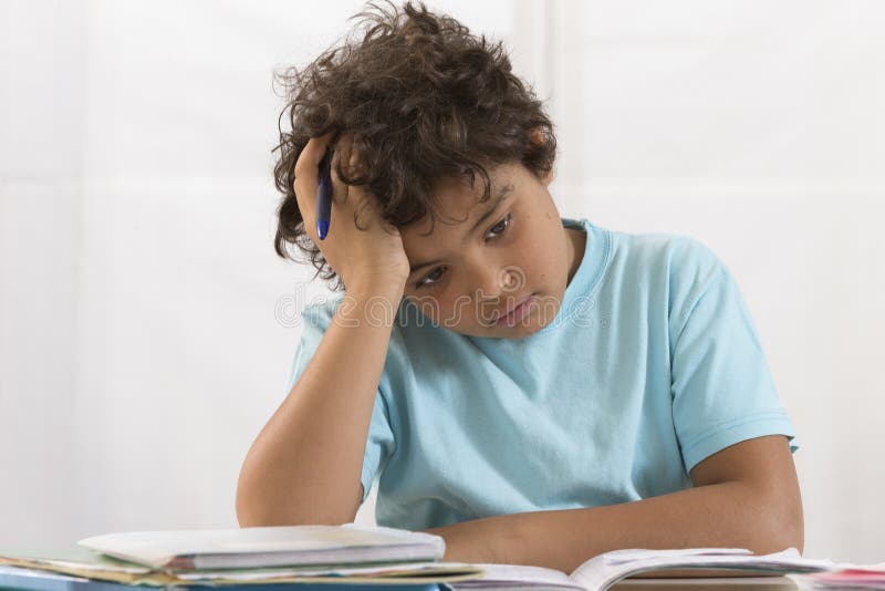 Muchacho Exasperado Con Su Preparación Imagen de archivo - Imagen de ...