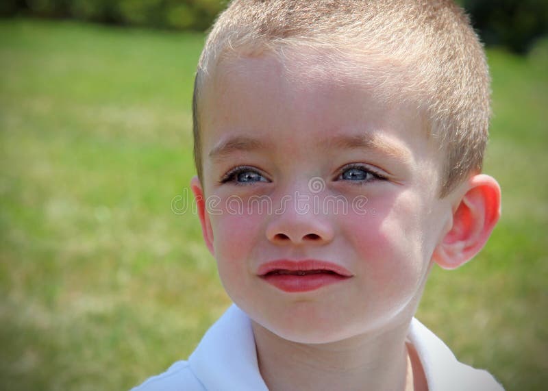 Muchacho feliz foto de archivo. Imagen de ojos, hombros - 10388178
