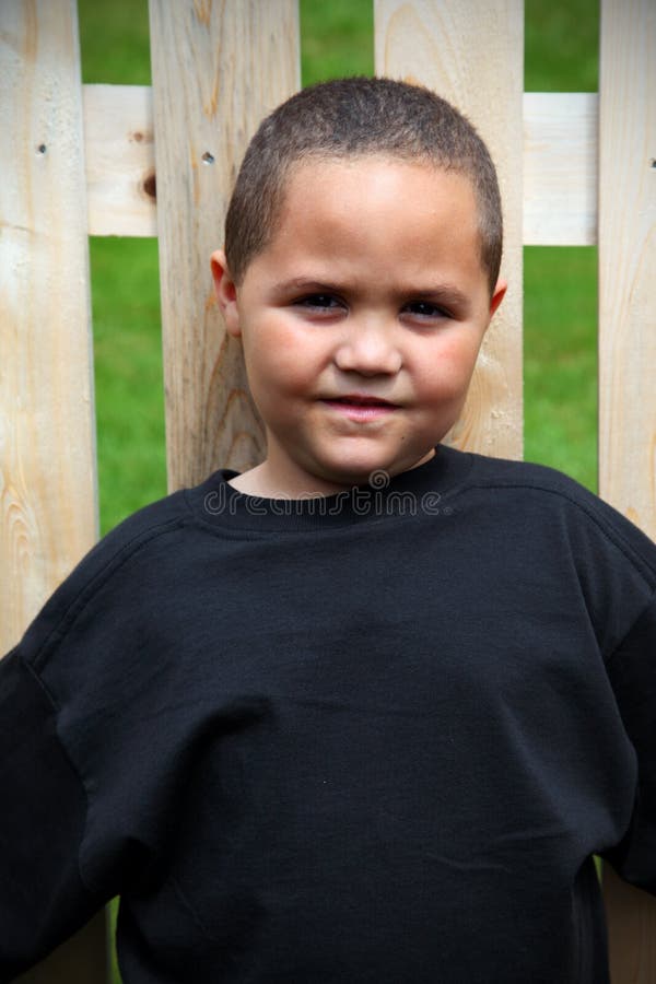 Muchacho feliz del latino foto de archivo. Imagen de standing - 10006592