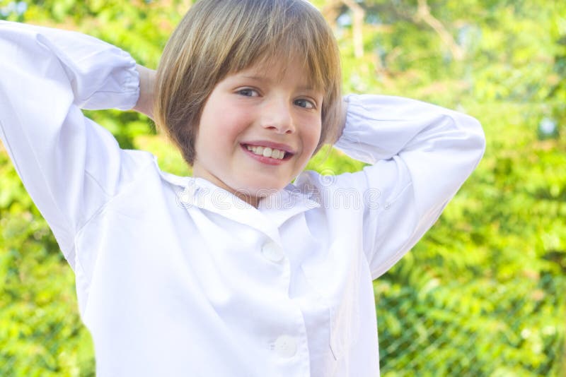 Muchacho feliz y sonriente foto de archivo. Imagen de sonriente - 26686828