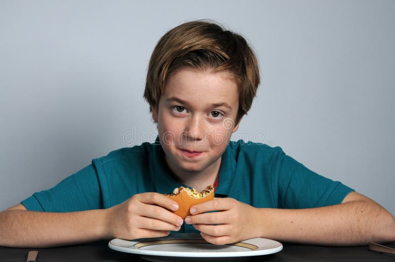 Muchacho hambriento imagen de archivo. Imagen de desvanecimiento - 47160167