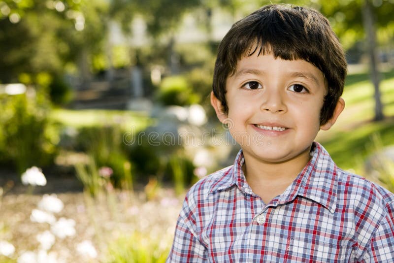 Muchacho joven imagen de archivo. Imagen de alegre, étnico - 10493087
