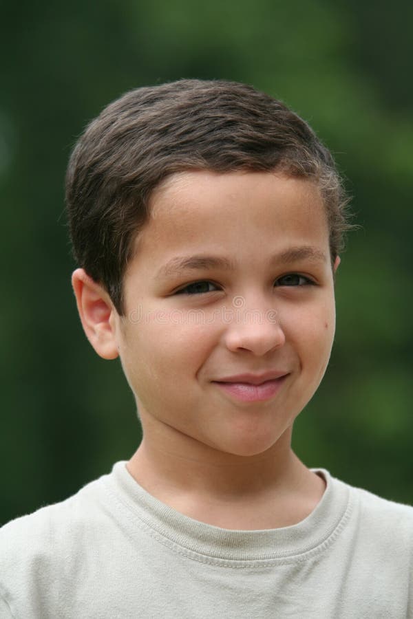 Muchacho joven imagen de archivo. Imagen de juego, primario - 1086375