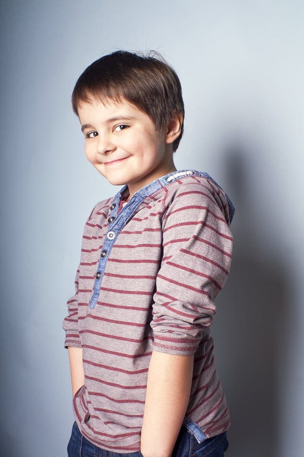 Muchacho Lindo Joven En Sombrero Imagen de archivo - Imagen de sombrero ...