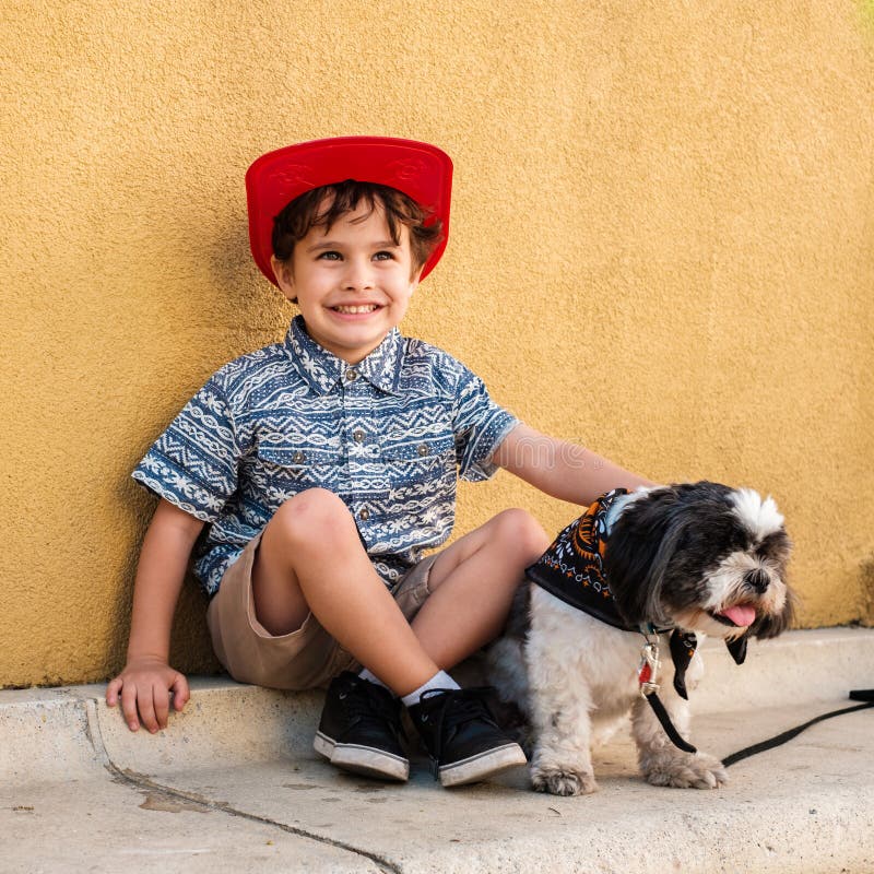 Muchacho Lindo Con Su Perro Imagen de archivo - Imagen de amor ...