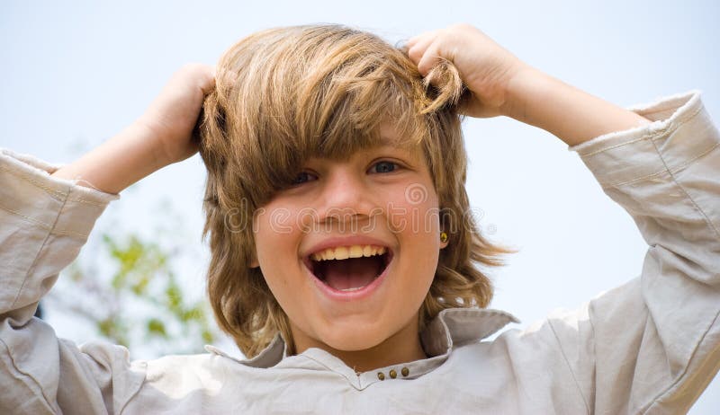 Muchacho lindo joven imagen de archivo. Imagen de belleza - 9684975