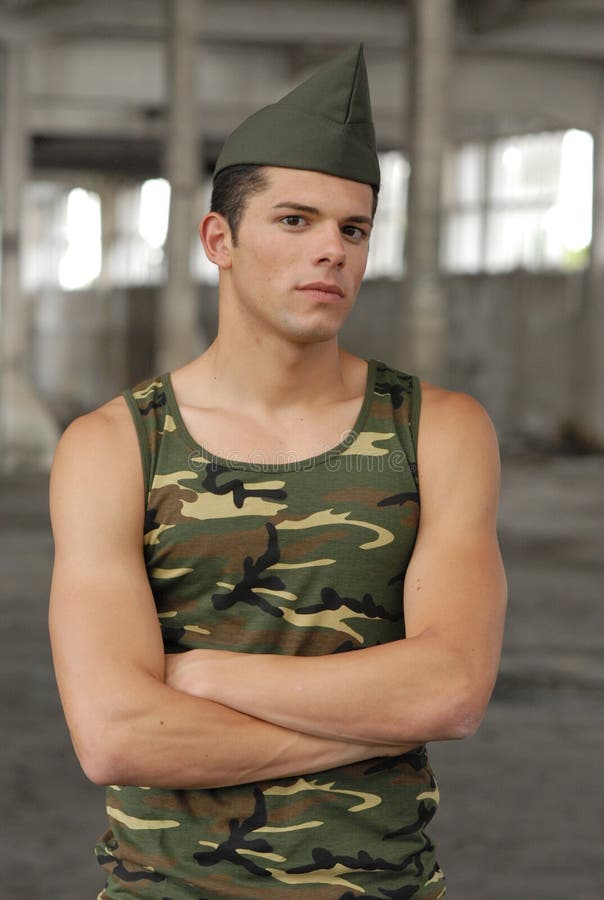 Muchacho militar imagen de archivo. Imagen de funcionamiento - 10950667