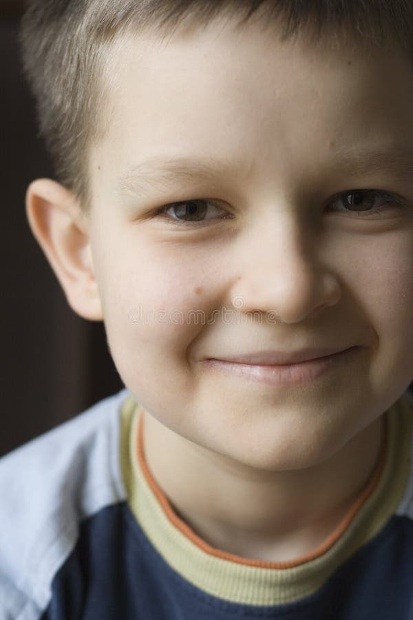 Muchacho muy feliz imagen de archivo. Imagen de muchachos - 495693