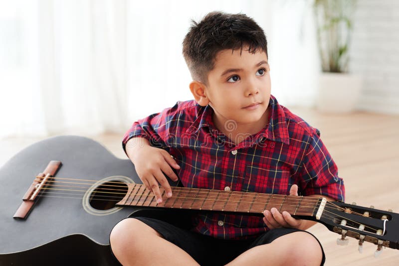 Muchacho talentoso imagen de archivo. Imagen de ocio - 96039281