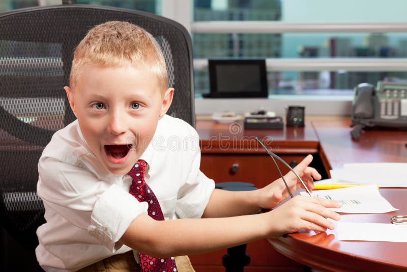 Persona linda torpe foto de archivo. Imagen de impar - 135602314