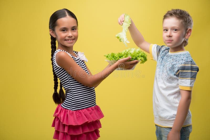 Muchacho y muchacha foto de archivo. Imagen de aislado - 44163998