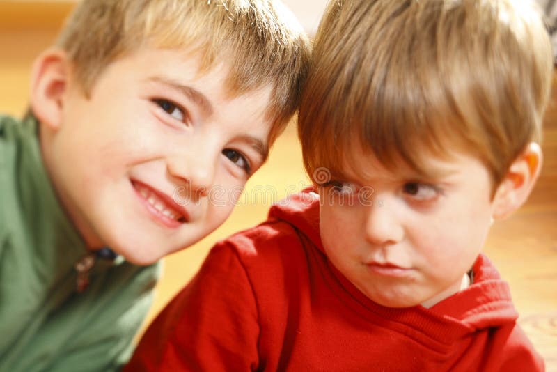 Chicos guapos foto de archivo. Imagen de muchachos, pista - 6528834