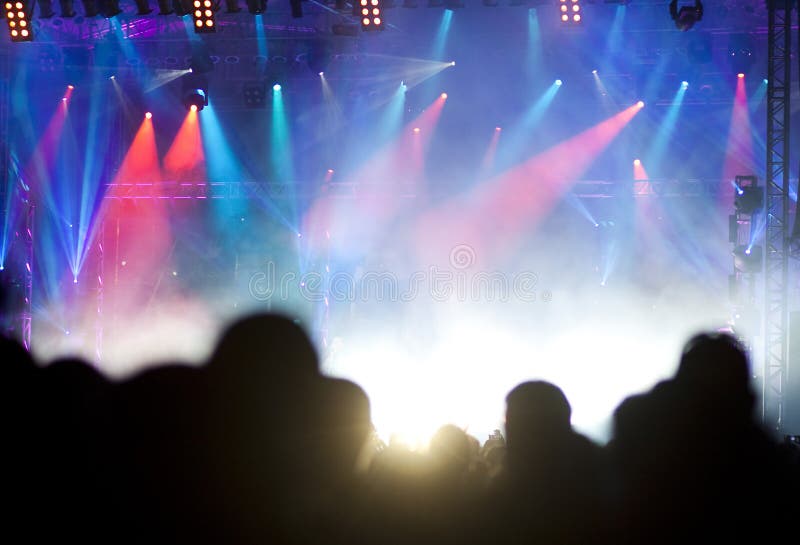 Muchedumbre En El Concierto Imagen de archivo - Imagen de ...