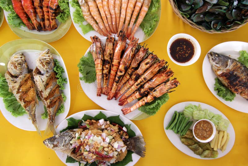 Mucho Clase De Marisco En La Mesa De Comedor Imagen de archivo - Imagen ...