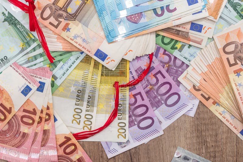 Muchos Euros Fotos De Stock - Descarga 2,665 Fotos Libres de Derechos